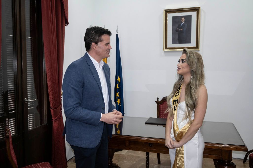 Estepa - El alcalde de Estepa recibe a Carmen Páez antes de su ...